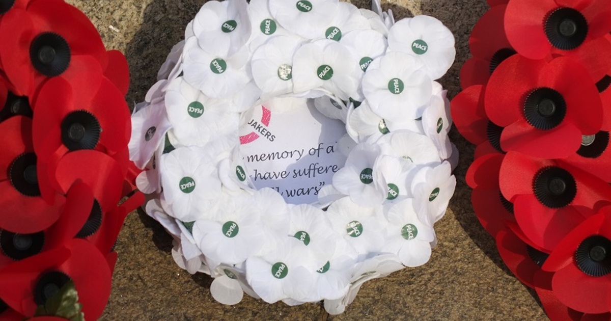 Wearing poppies for remembrance and hope | Quakers in Britain